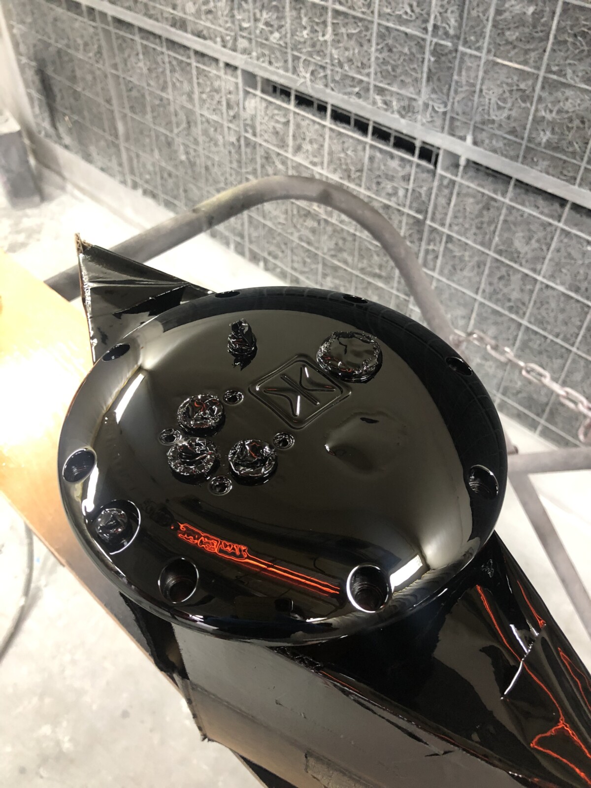 ACCUAIR ENDO VTタンク 塗装 修理！ | BodyWorks Ritz（ボディワークスリッツ）アメ車を中心とした中古車販売、修理 ...